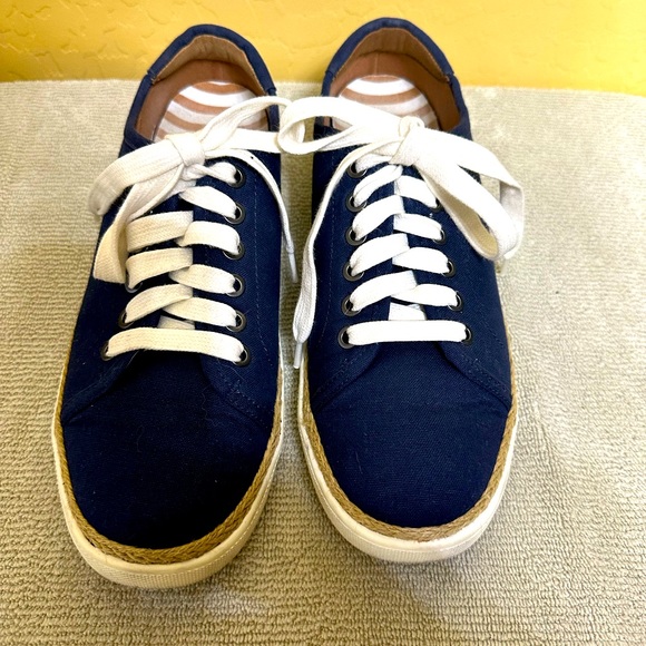 Vionic | Shoes | Vionic Casual Sneakers Navy Blue With White Bottoms ...